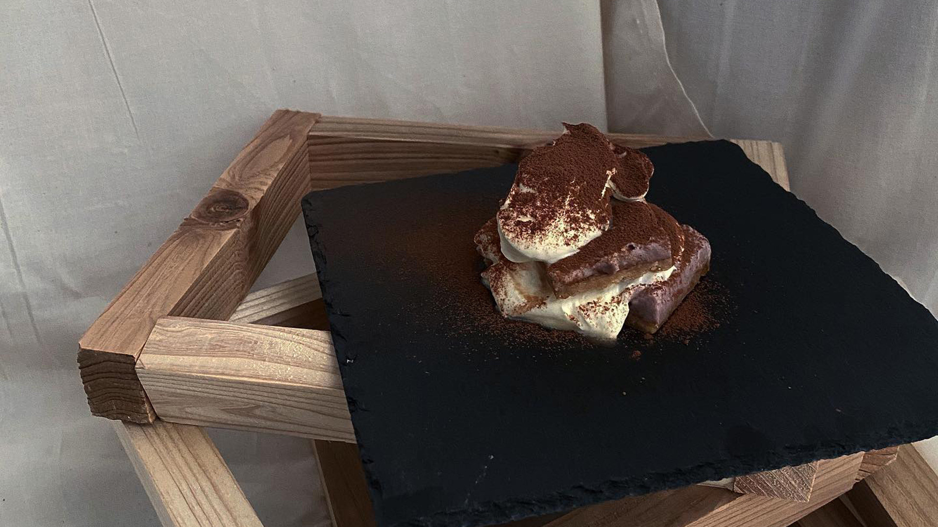 福岡県博多駅エリアのカフェならAIMAI | 統一したおしゃれなデザイン